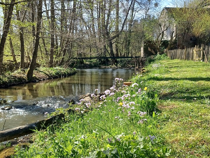 La Ferme Du Couchant: Charme En Bord De Rivière. - Beauraing