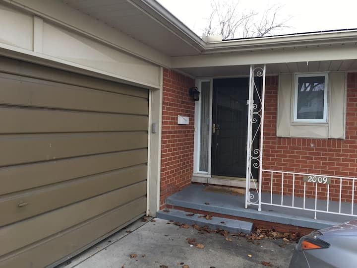 Great Location For An Executive Stay. - Sterling Heights, MI