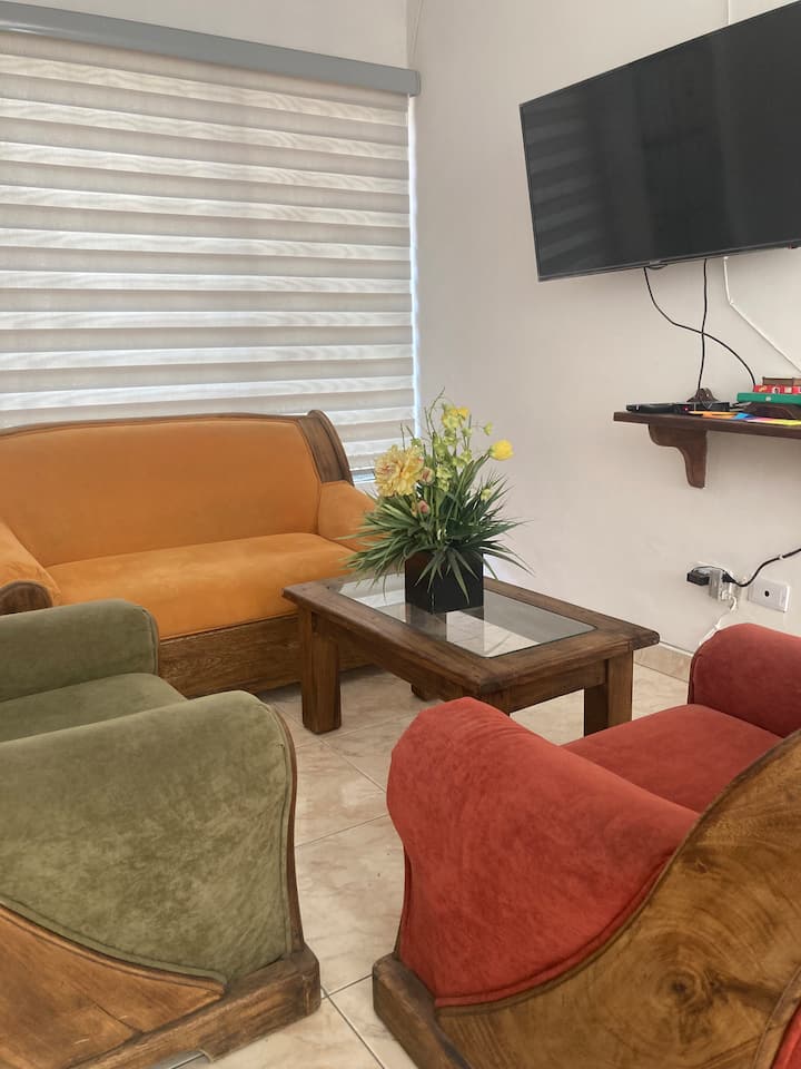 Linda Casa Con Patio Interior En Barrio Prado - Medellín