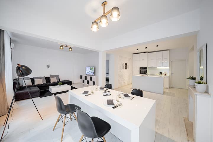 Cozy And Modern Apartment In The Heart Of Sofia - Sofia