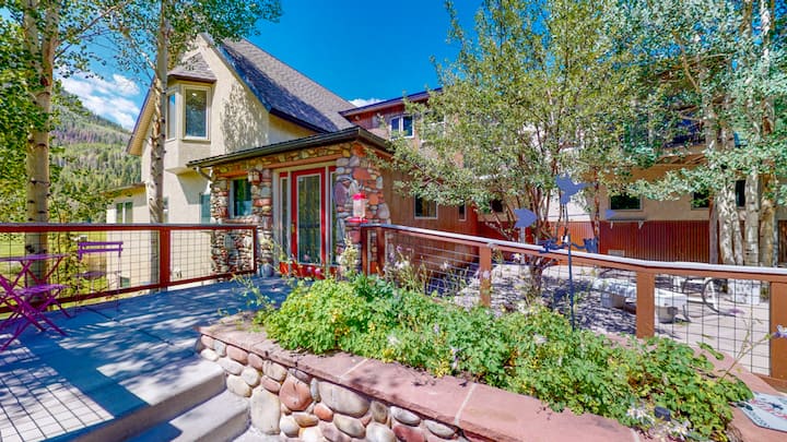 Darien Ranch Lodge: 7 Queen Or King, 6 Singles - Devils Punch Bowl, Snowmass
