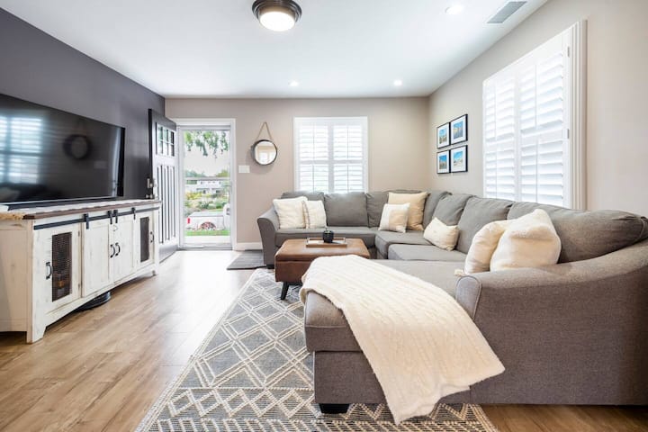 Sunset On The Mesa - 3br/2ba W/ Patio Oasis - San Diego
