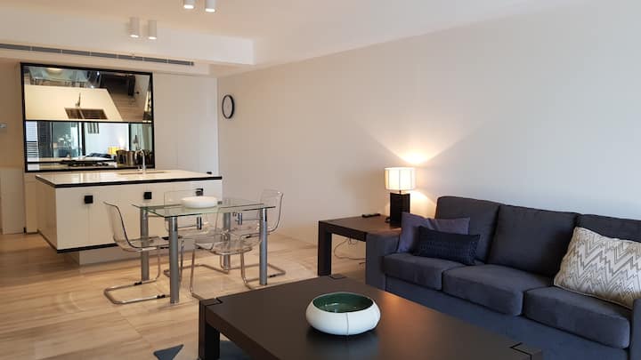 Spacious 2 Bed/2 Bath Chinatown Apartment With Gym - Manly