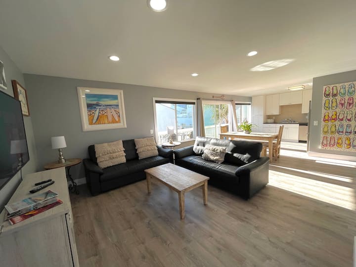 7sec Walk 2 Beach 5 Bd 2 Bath 3 Parking Spots A/c - Costa Mesa, CA