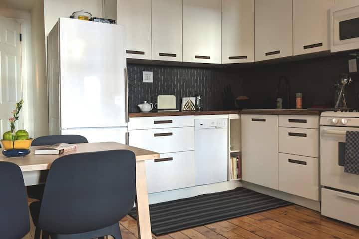 Cozy & Clean Garden 1 Br Apt - 2 Min To Subway - Brooklyn, NY