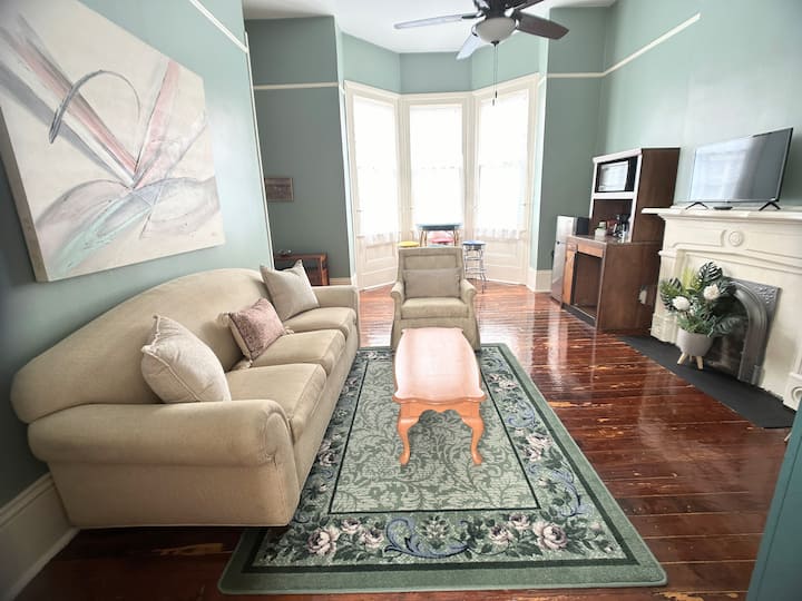 Garden District Private Room #5 W/ Bathroom - New Orleans, LA