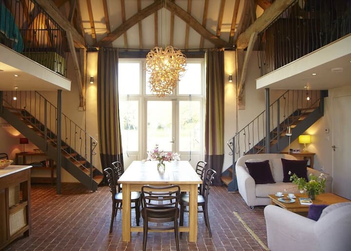 Beautifully Restored Grade 2 Listed Historic Barn - Marlborough
