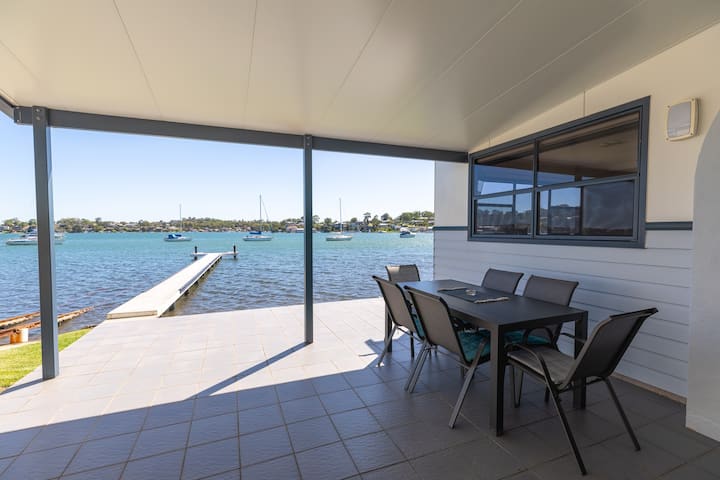 Lakeside Escape - Newcastle