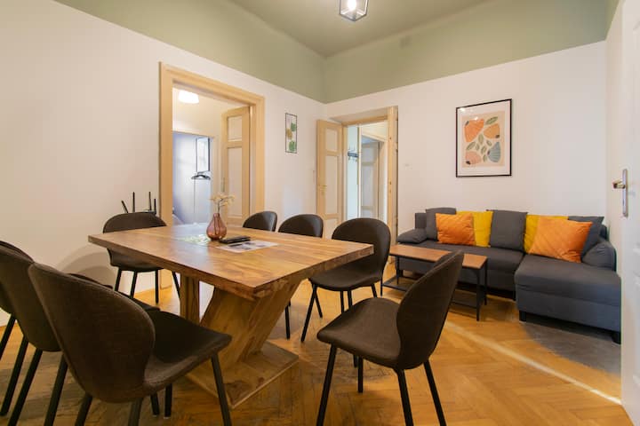 Colossal 7 Bedrooms Apartment With Balcony -Center - Krakow