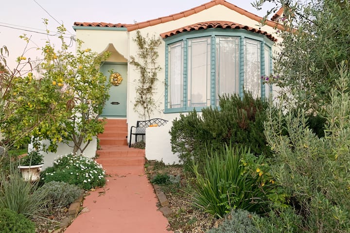 Beautiful Home In A Lovely Neighborhood By  N Bart - Berkeley, CA