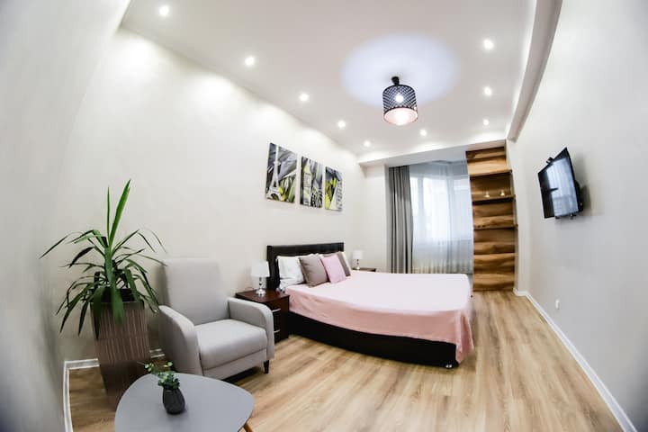 Nice 1br Apt 2 Minutes From Stefan Cel Mare - Moldavia