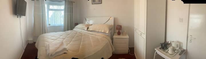 Budget Double Bedroom - Reading