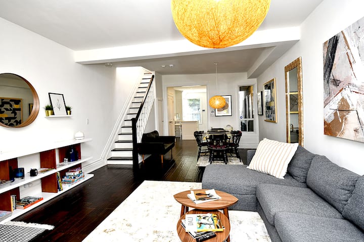 Executive Home Heart Of Toronto Restyled W/parking - Toronto, ON