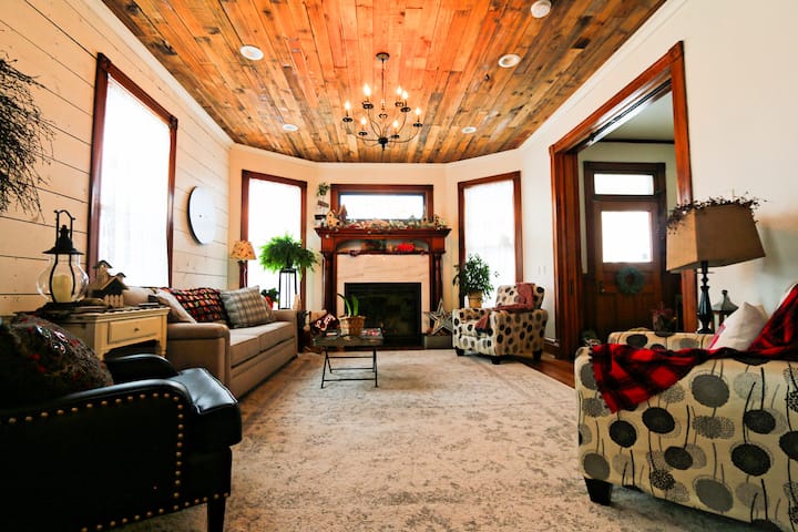 Lavender Fields Inn B&b Rm 2 Provence 2nd Floor - Decorah, IA