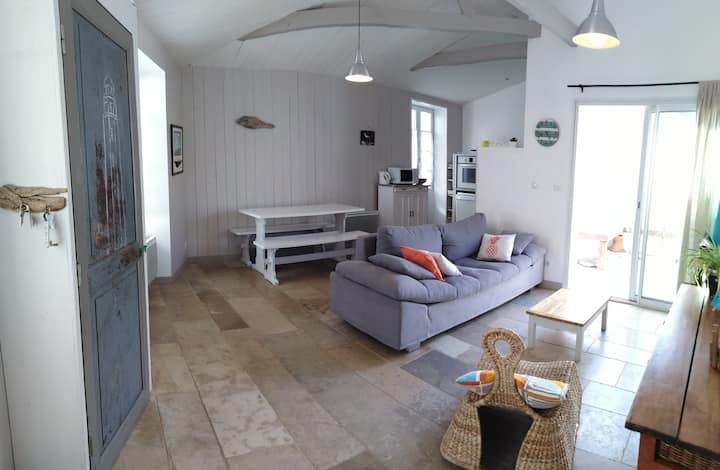 Adorable Maison Rétaise Avec Cour - La Flotte