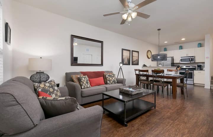 Getaway W/ Resort Pool + Jacuzzi | Near Disney - Lake Buena Vista, FL