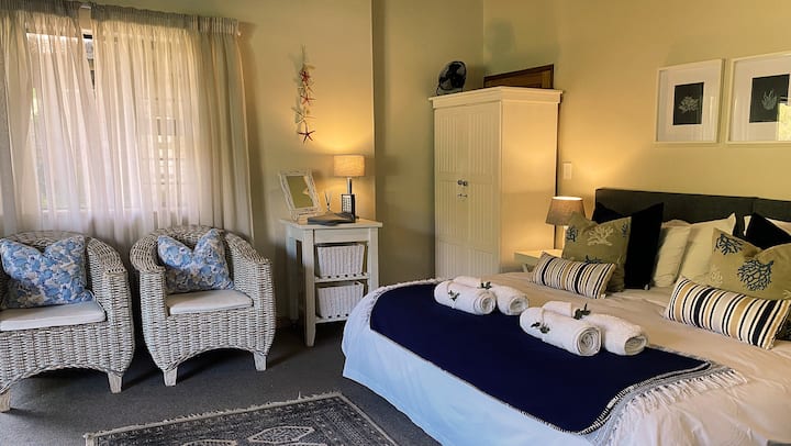 Spacious Thatch Guest Suite Near Wilderness Beach - Wilderness