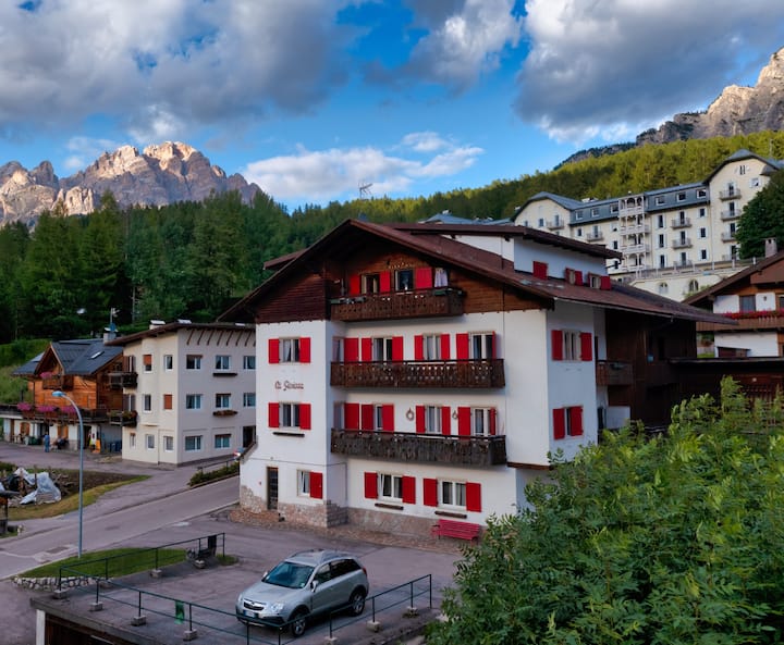 Super Bright And Panoramic On The Whole Village. - Cortina d'Ampezzo