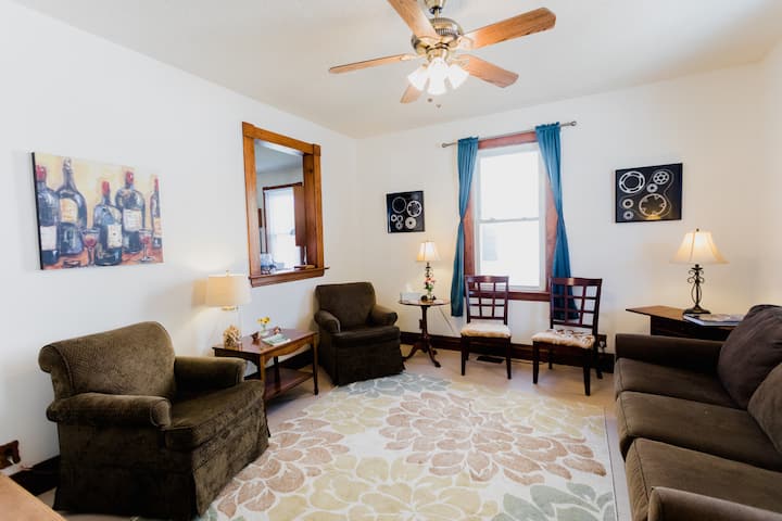 Kork Haus - Whole House Rental In Downtown Hermann - Hermann, MO
