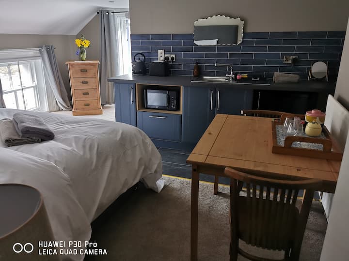 Double Room With Private Bathroom & Kitchenette - Drogheda