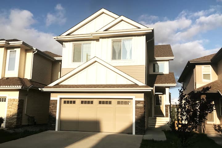 Windermere Spacious Beautiful Home - Edmonton