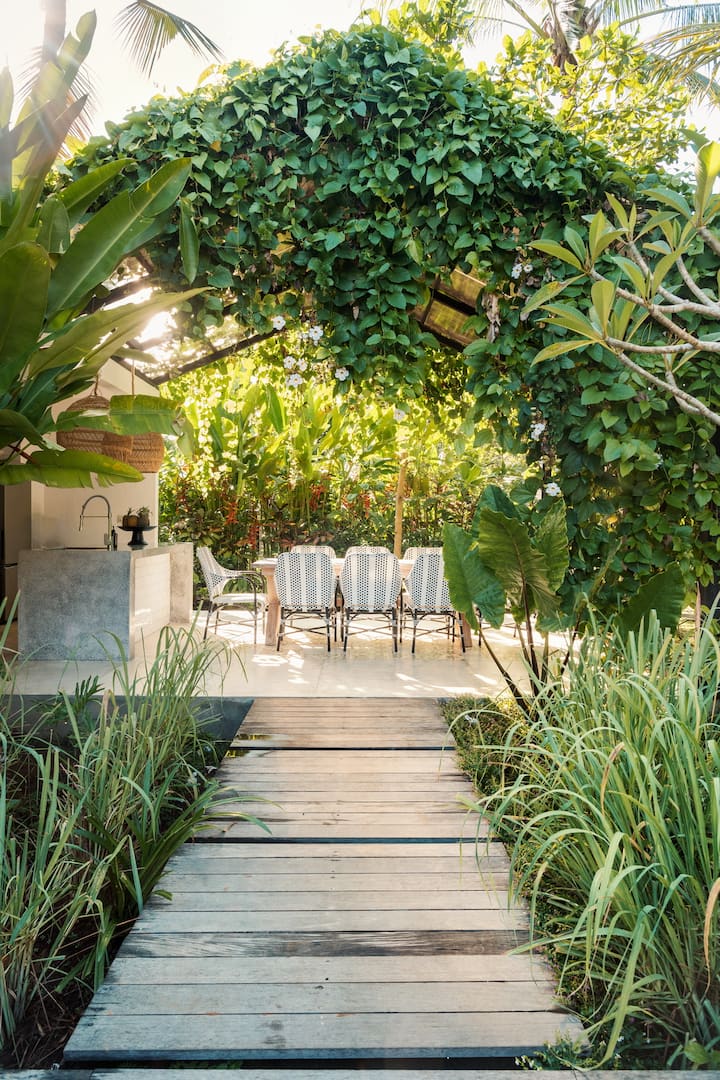 Relax Vibes Bungalow In Expansive Garden Near Downtown Ubud - Ubud