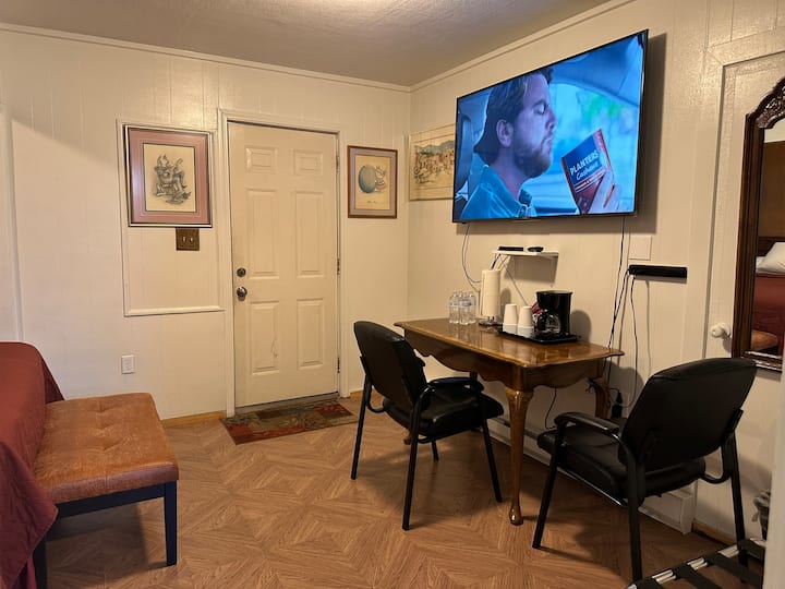 Queen Room W One Queen Bed W Kitchen - Port Angeles, WA