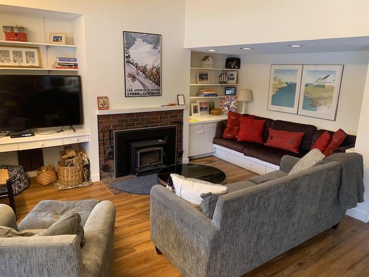 Bright Cozy Mtn Condo Walk To Everything Sleeps 10 - Waterville Valley, NH