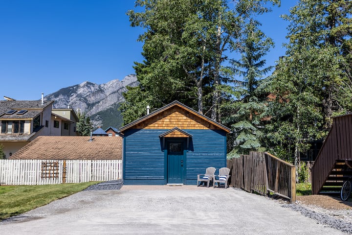 Hoggard Heritage Cabin - Banff