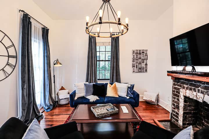 Spacious, Renovated, And Historic Victorian Condo - Savanna, IL