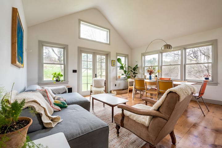 Stylish Colonial, 4 Acres, 9 Min Gt Barrington - Monterey, MA