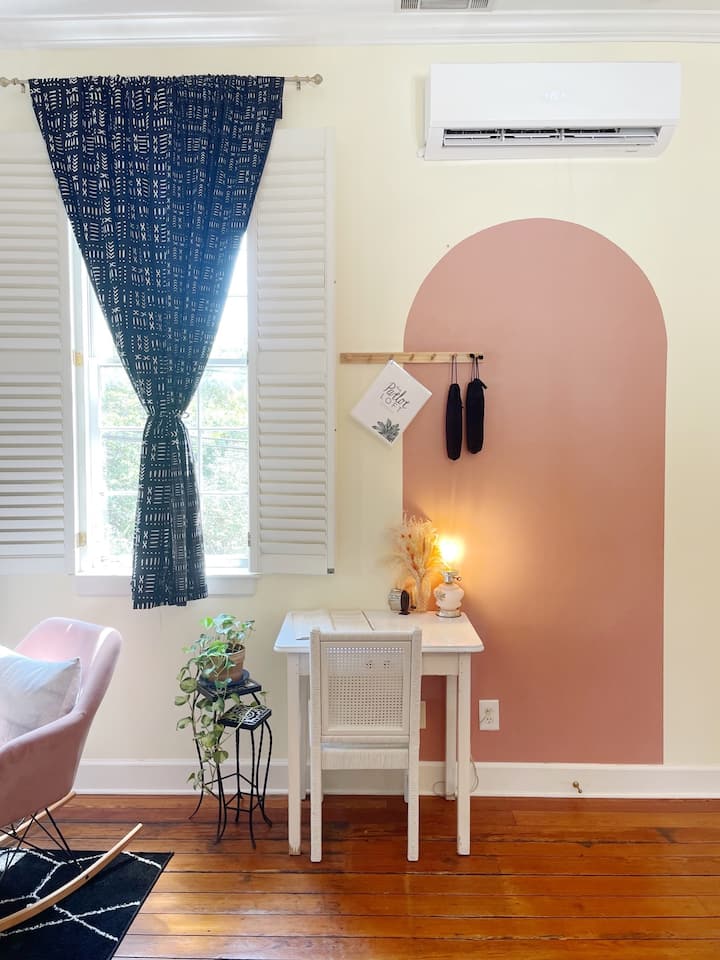 Whimsical Parlor Loft | Heart Of Historic Savannah - Savannah, GA