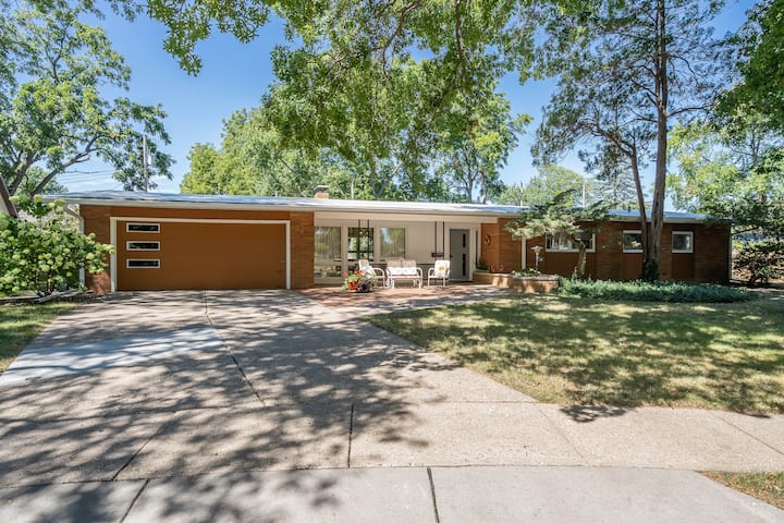 Mcm On Parkwood Drive - Davenport, IA