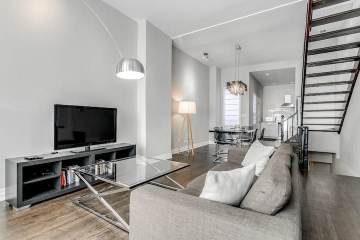 Luxe Life In  Little Italy Dwtn 3 Bed Open Concept - Toronto