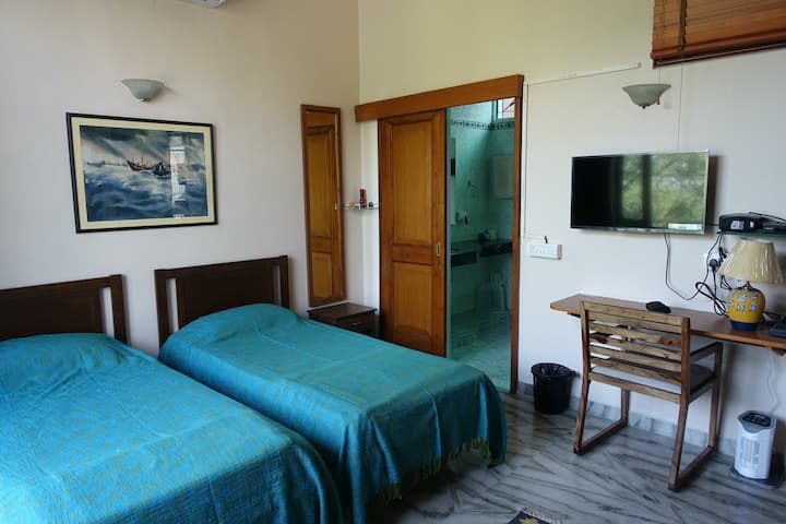 Private Room #1 In A Classy Apartment @Defcol - New Delhi