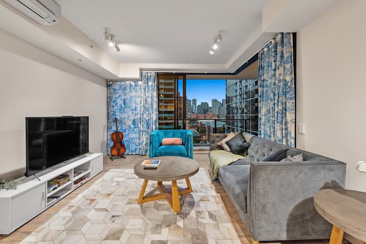 South Bank Stunner! ~ 3 Bed/2 Bath/1car/views - Brisbane