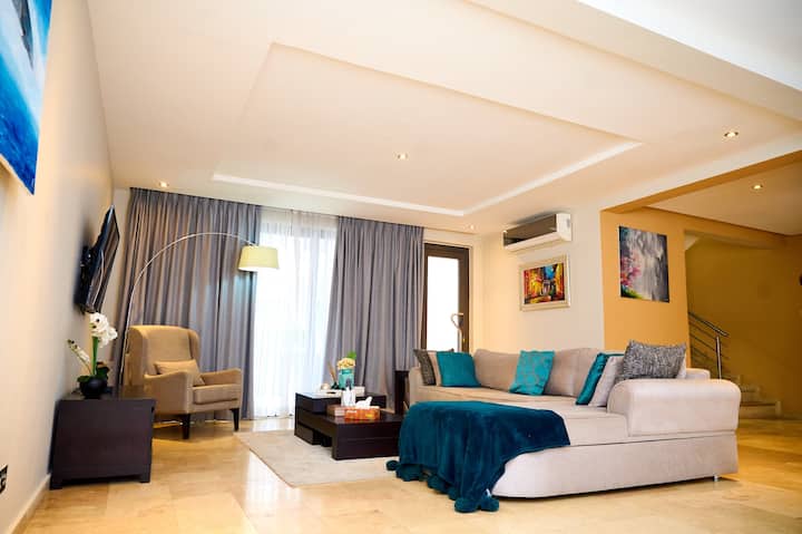 4-bedroom Luxury Townhouse #6 Euneva Crt @ Bentley Place - Accra