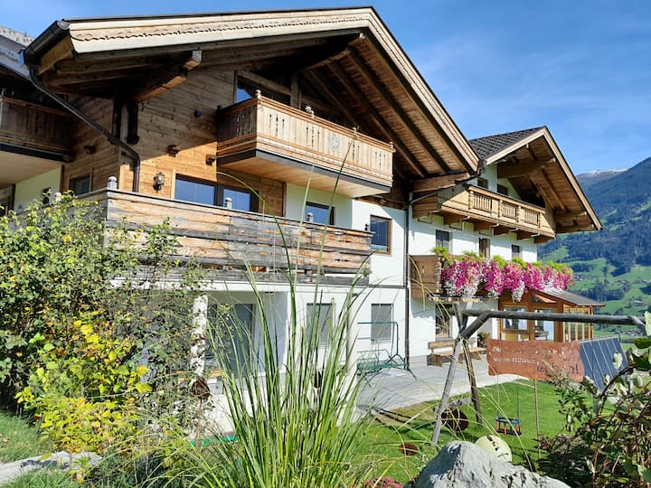 Große Schorpenhof Ferienwohnung - Zillertal, Ravina, Austria