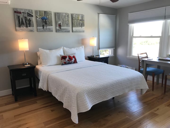 Long Beach Home, Peaceful And Quiet. - Long Beach