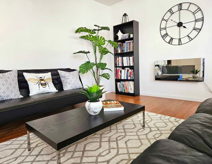 Clean & Quiet Place To Stay - Queen Bed - Lethbridge