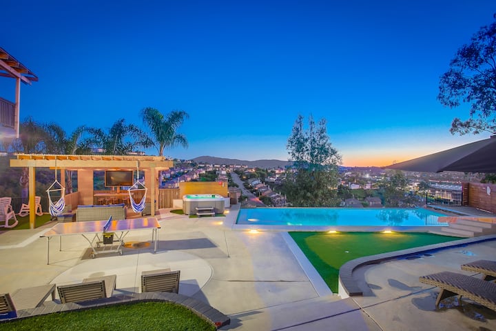 Luxury Estate - Sleep 24 - Infinity Pool & Hot Tub - San Marcos, CA