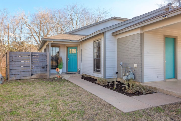 Spacious And Convenient South Austin Home - Austin, TX