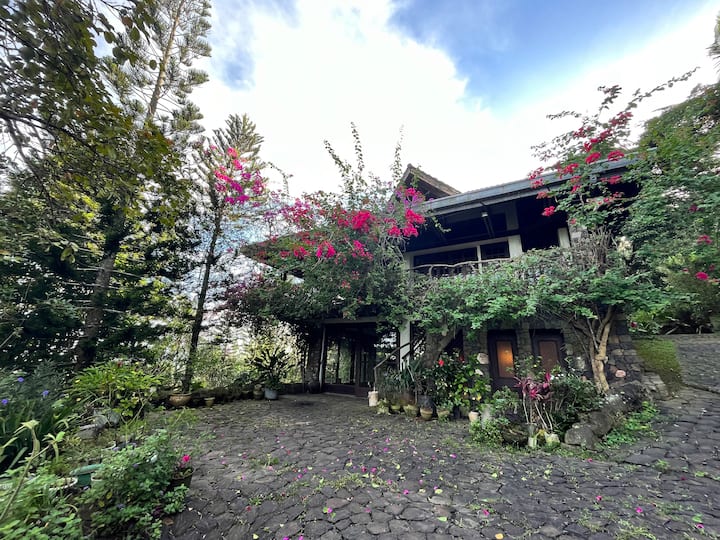 Nature House On A Hill - Bauan