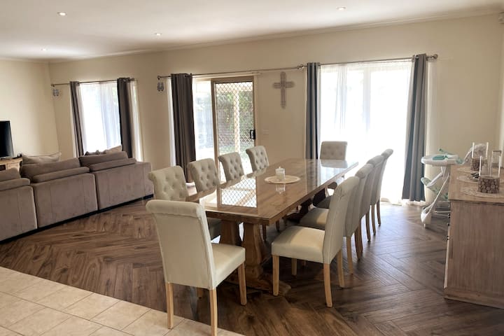 Tootgarook Beach House By Ready Set Stay - Close To The Beach & Pet Friendly - Victoria