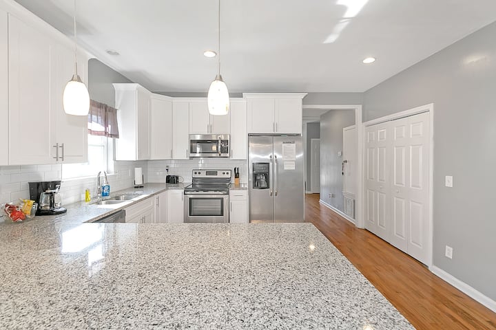Room In Atlanta Area With Shared Bathroom, Room #3 - Atlanta, GA