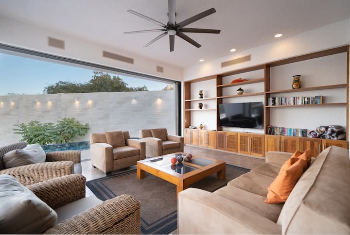 Spacious, Contemporary, Huge Pool! Sleeps 15! - Cabo San Lucas