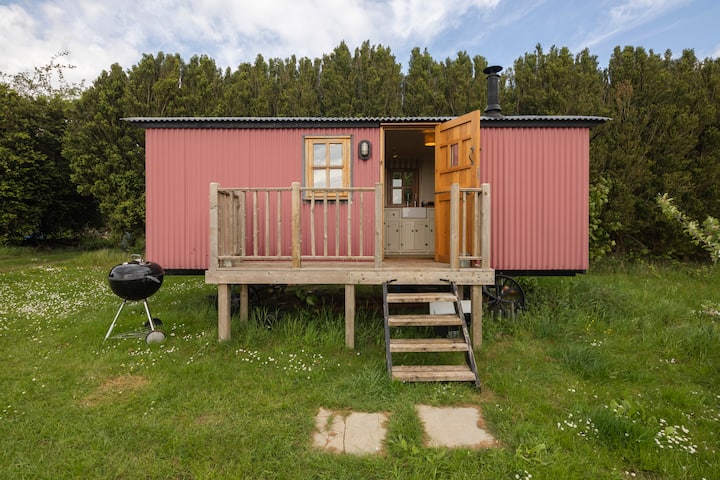 Romantic Wagon With Fire On Edge Of The Cotswolds - Lechlade-on-Thames