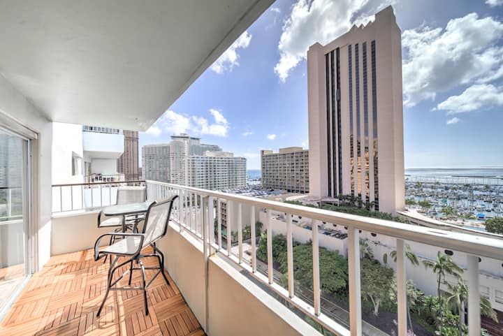 High Floor Waikiki Condo Across From Ocean! - Honolulu, HI