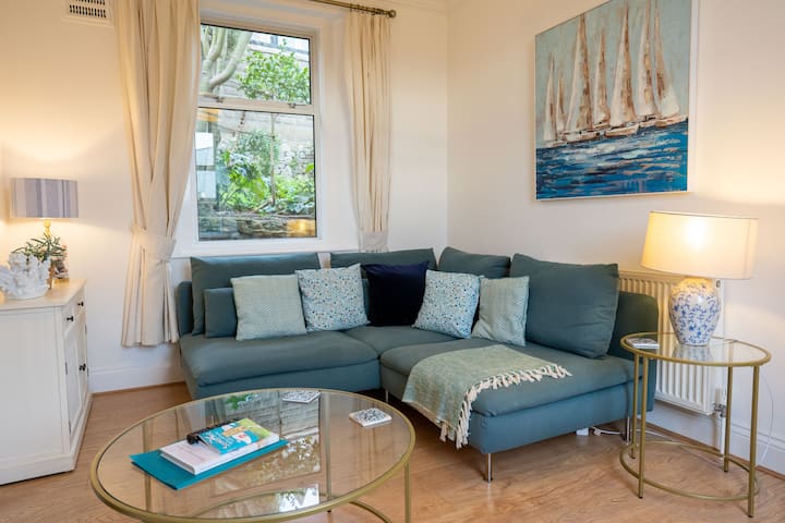 Coastal Cottage With Hot Tub And Sea Views - Brean