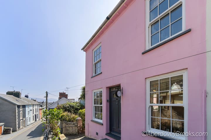 Delightful 2 Bedroom Cottage, Just Off Village Square, Sleeps 4,pets Friendly - Aberdovey